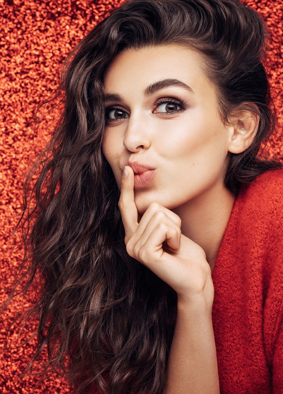 Koyu Kestane Saç Rengi Hakkında Bilmen Gerekenler!