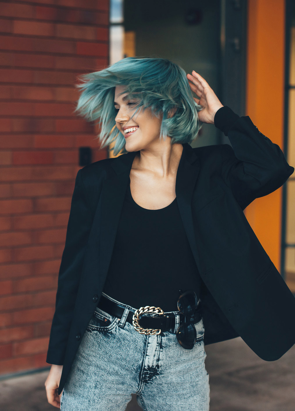 Mavi Saç Boyası Nedir, Nasıl Kullanılır?